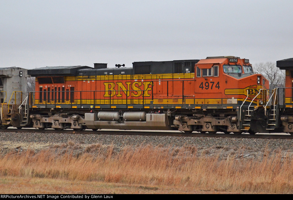BNSF 4974